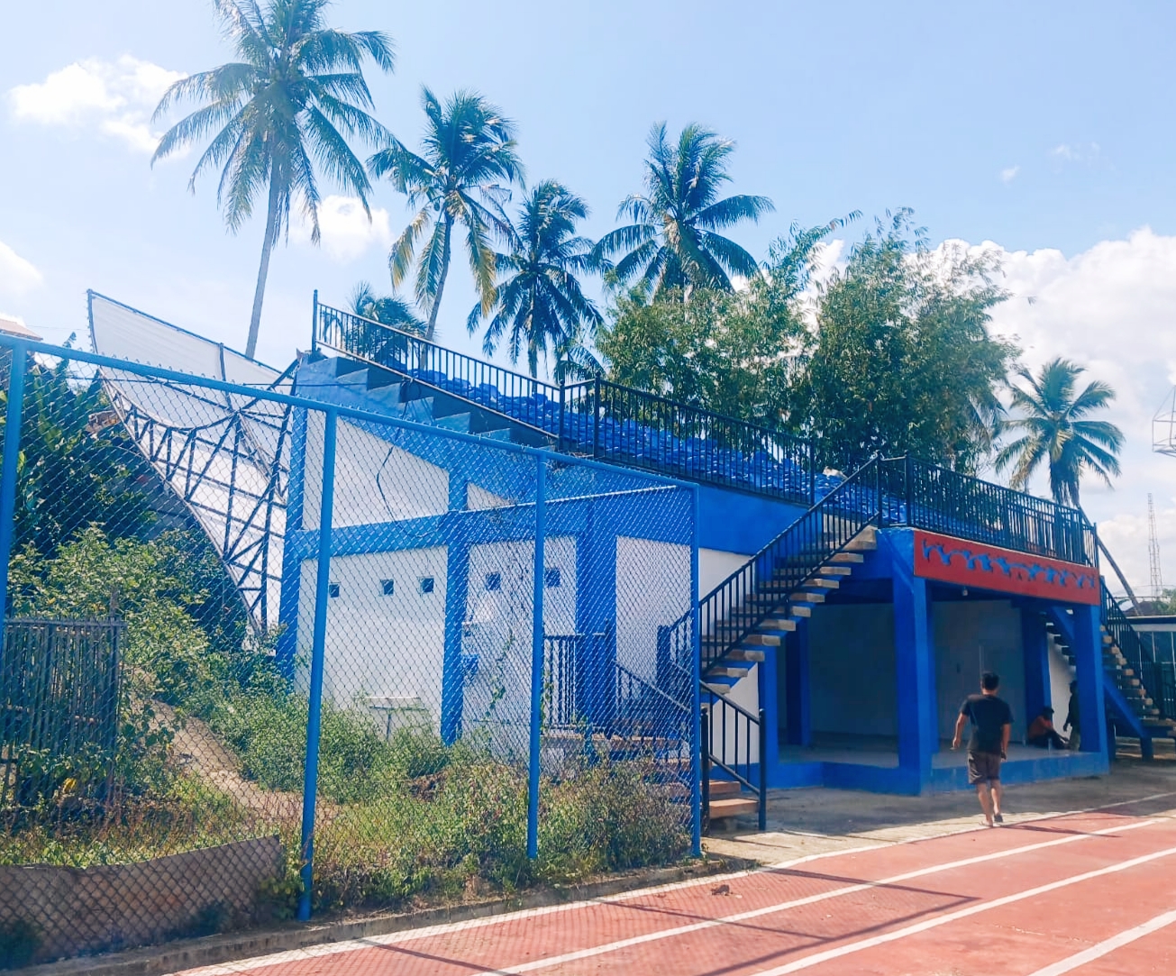 Atap Tribun Sport Center Lapangan Hatta Ambruk, Kabarnya Karena Ditiup ...